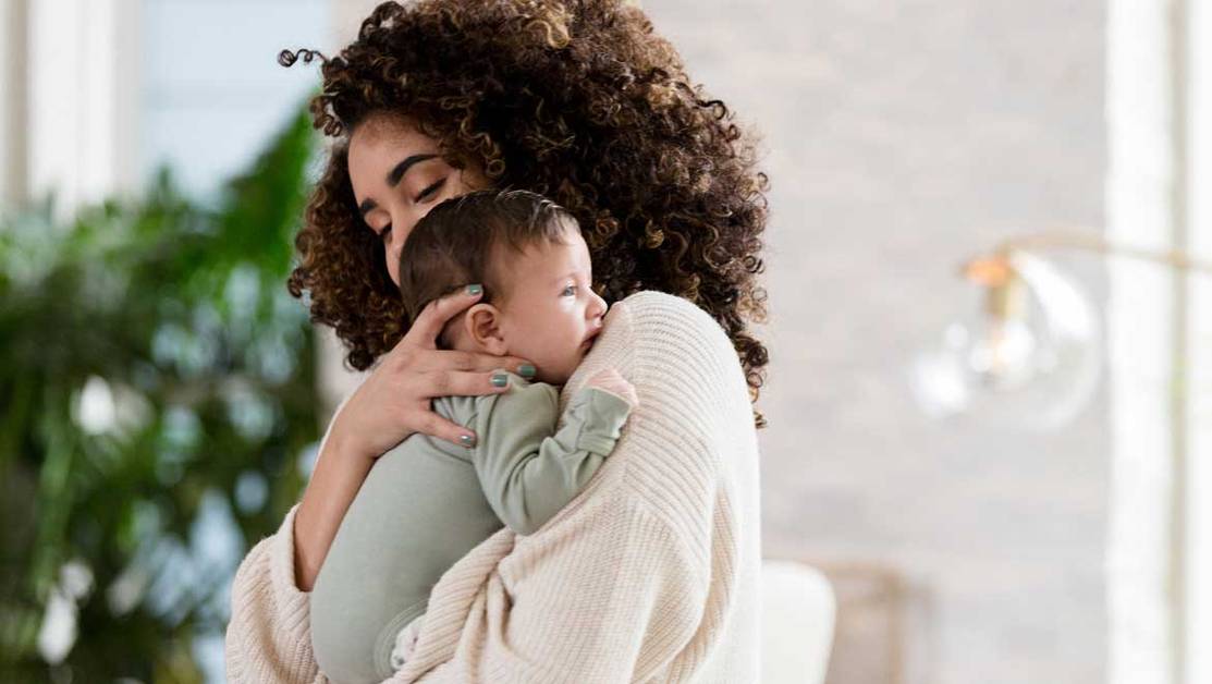 Babys richtig halten: Diese Griffe solltest du kennen