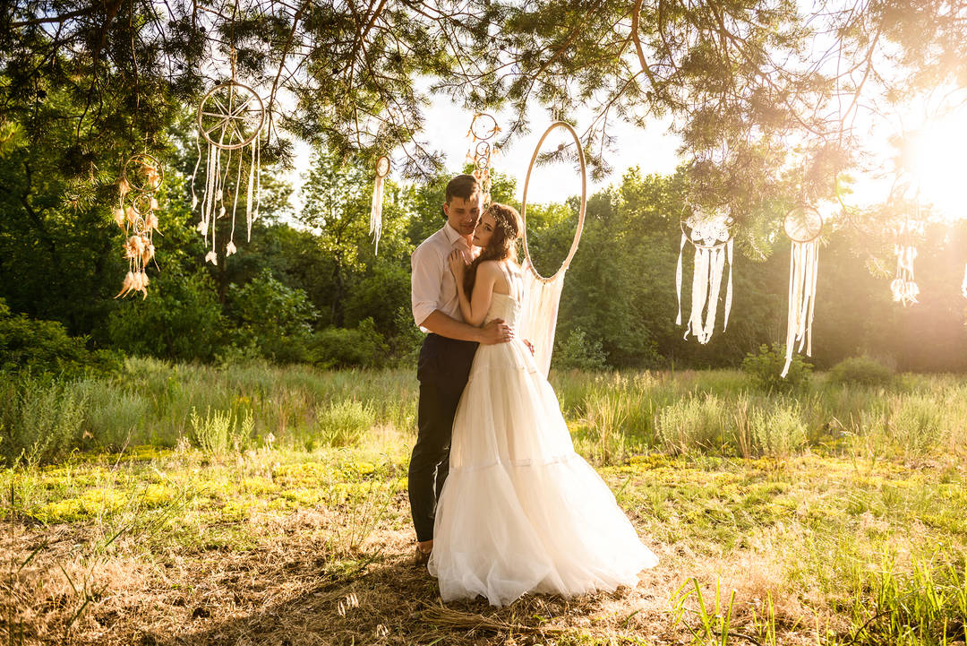 Hippie-Hochzeit: So gelingt euch die perfekte Mottohochzeit