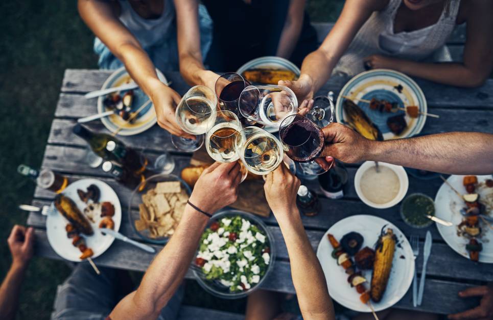 Partyessen: Buffet, BBQ oder Menü zur Feier wählen?
