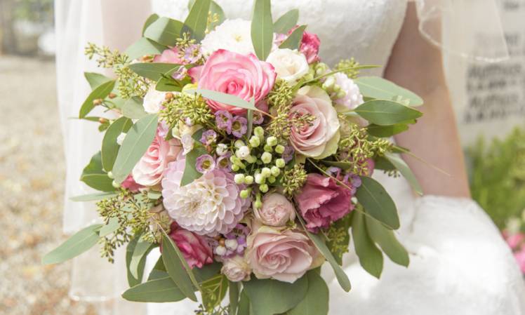 Hochzeitsdeko in Rosa: Von altrosa bis rosa-gold Kombinationen