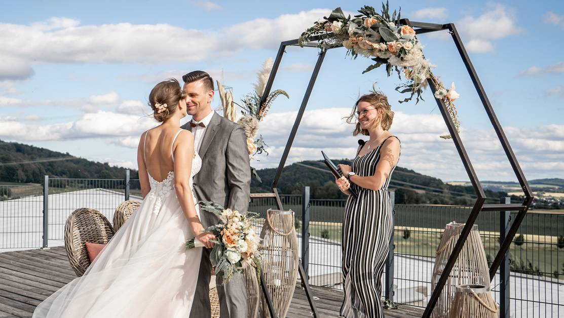 Freie Trauung? Ablauf & Ideen - der ultimative Leitfaden