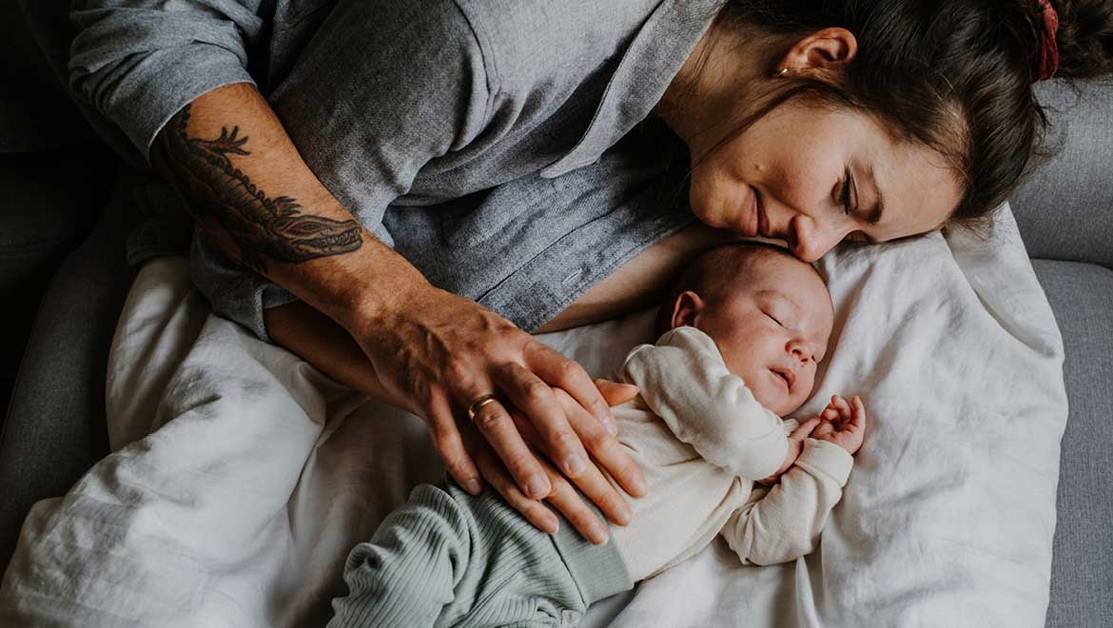 Heilung nach der Geburt: Diese 30 Tipps musst du kennen